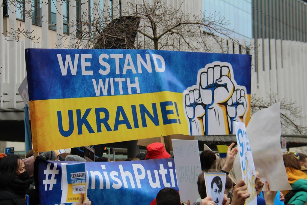 Why Do Russians Like Putin and Do They Support the Ukraine War?