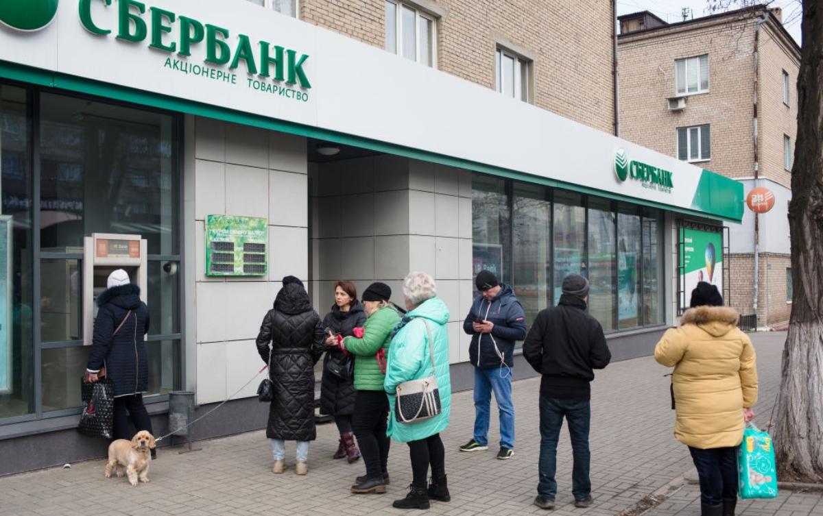 Why Russians Are Lining Up at Banks: Russia Bank Run, Explained