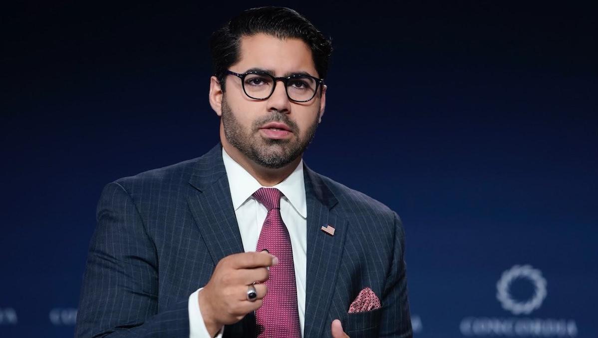 Hooman Shahidi Sparks Buzz at the Mark Twain Prize Ceremony