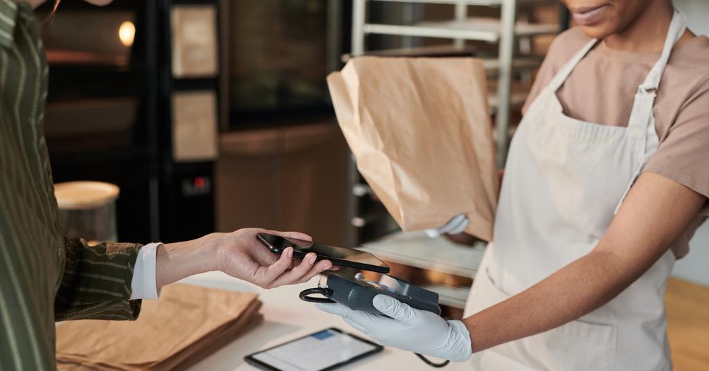 Do You Tip for Counter Service or Cashier? Expert Weighs In