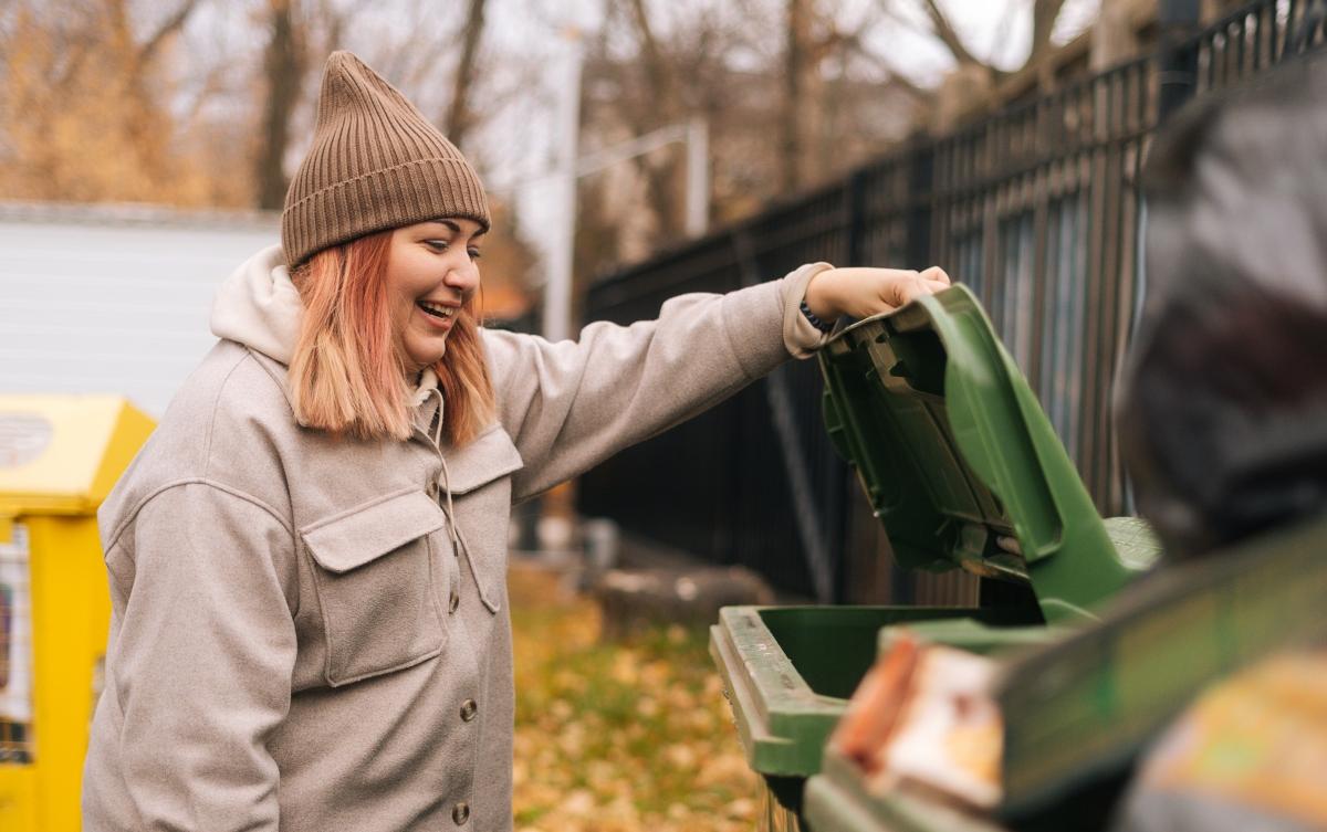 How to Dumpster Dive Safely and Legally — Tips for Beginners