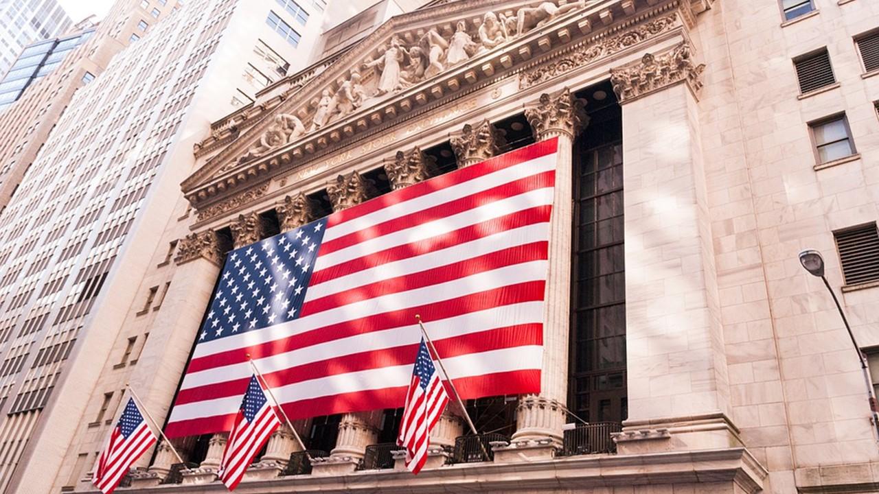 What Time Do IPOs Start Trading on a Public Stock Exchange?