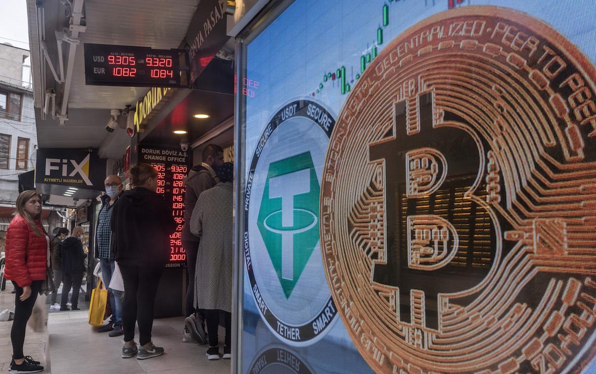 What Does Fidelity’s Crypto Mutual Fund Offer?