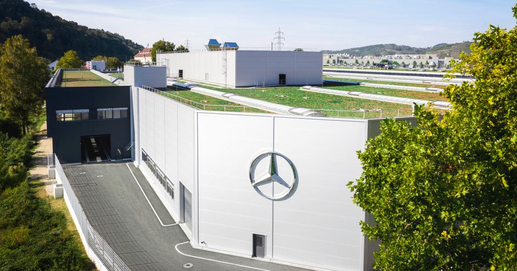 Mercedes New Electric Car Battery Is Said to Rival Tesla's