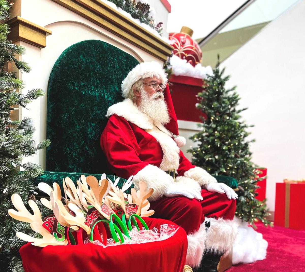 What's the Typical Mall Santa Salary? Seasonal Gig Details