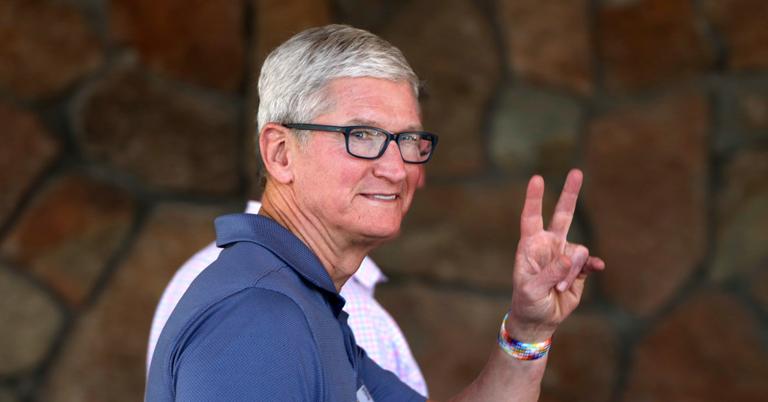 Does Tim Cook Have a Partner? Details About the Apple CEO’s Personal Life