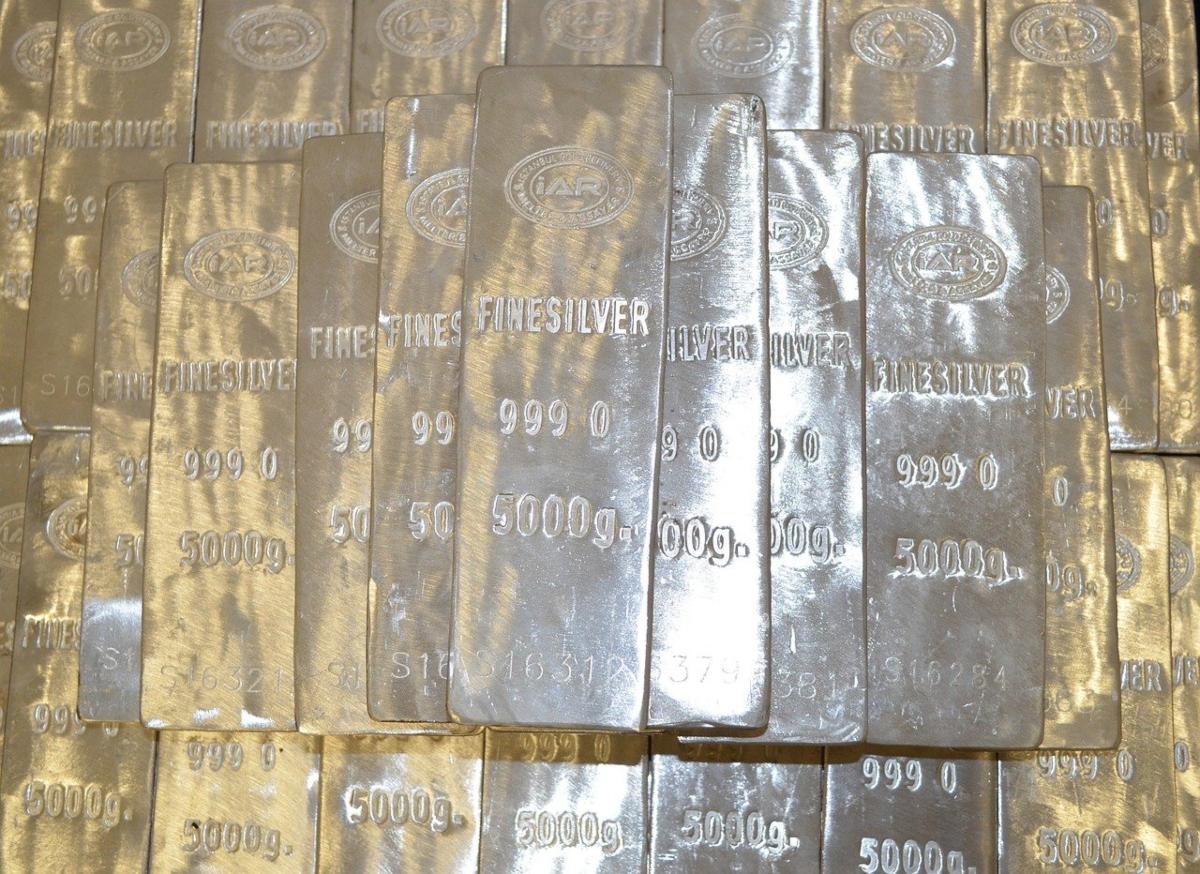 PSLV or SLV: Which Is a Better ETF Stock to Buy and Bet on Silver?