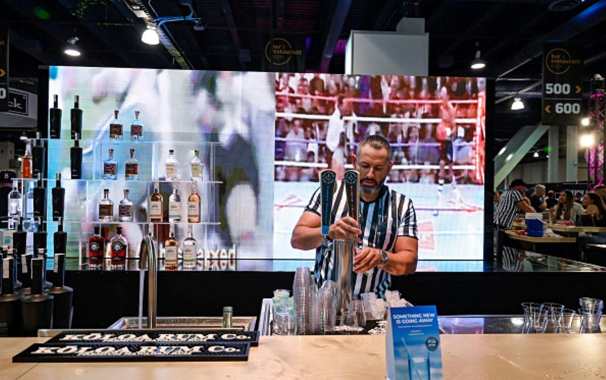 Service Charge vs. Tip: What to Know Before Dinning Out