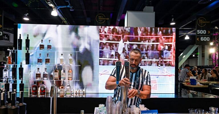 Service Charge vs. Tip: What to Know Before Dinning Out