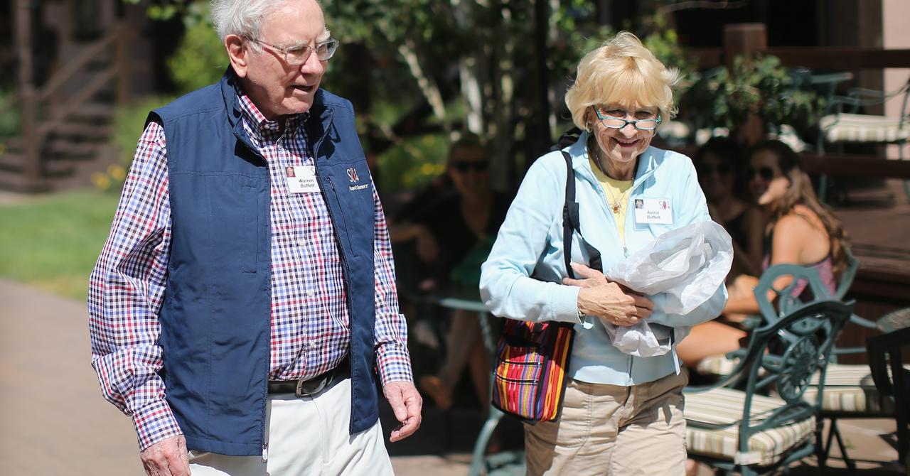 Warren Buffett Wife — Who is Warren Buffett Married To?