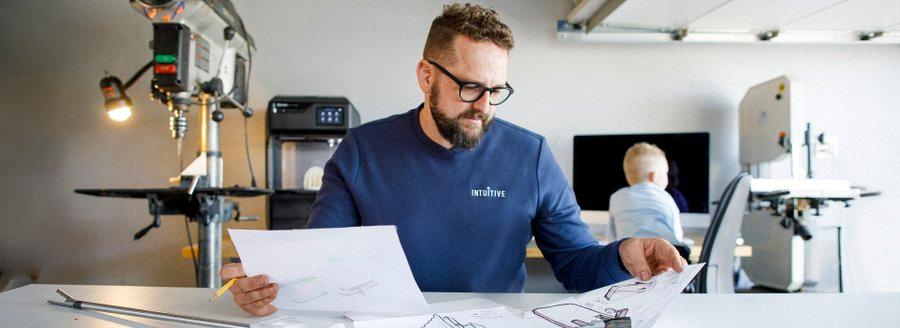 What Is Intuitive Surgical's (ISRG) Stock Forecast for 2025?