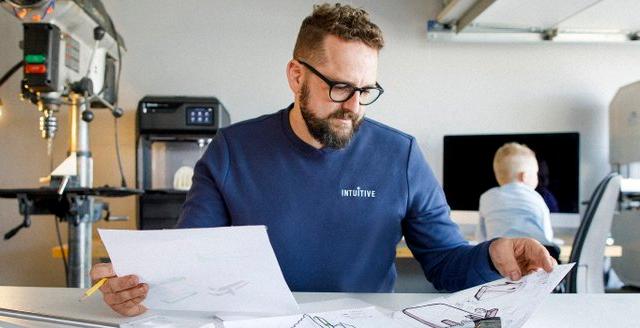 What Is Intuitive Surgical's (ISRG) Stock Forecast for 2025?