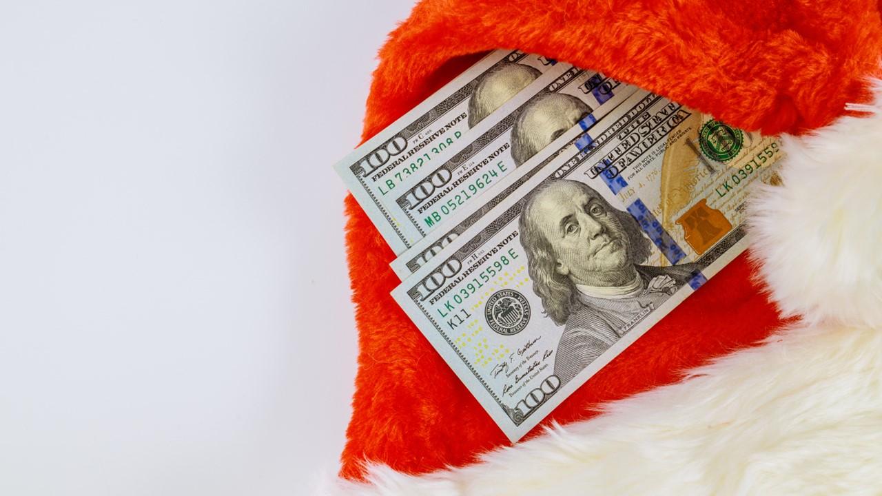 Cash vs. Gift Card — Which Is a Better Gift?