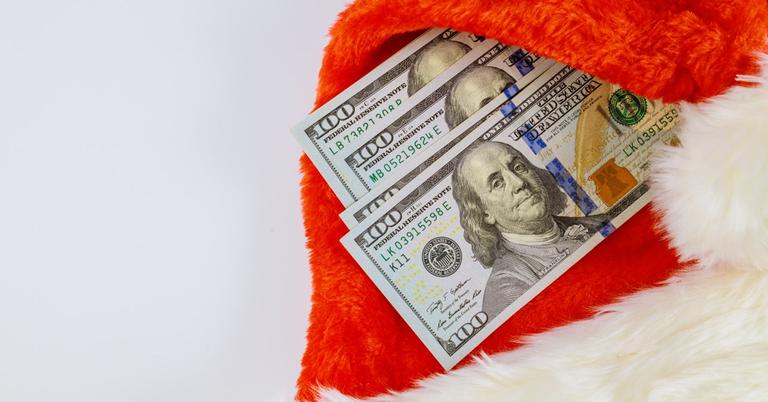 Cash vs. Gift Card — Which Is a Better Gift?