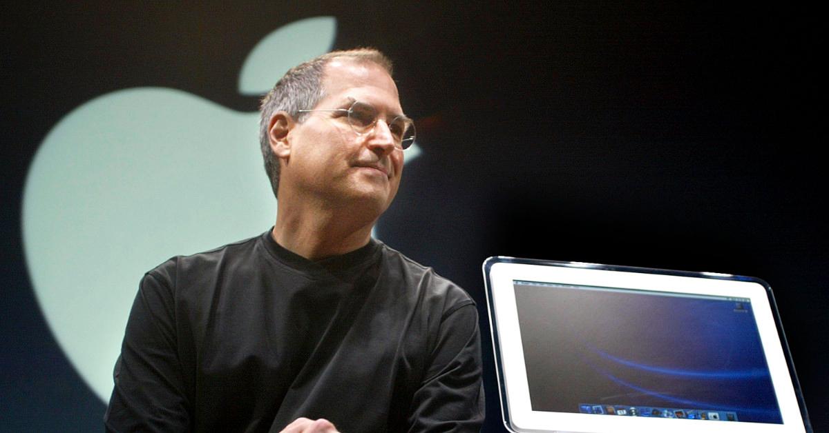 Bill Gates vs. Steve Jobs: The Microsoft and Apple Co-Founders Compared