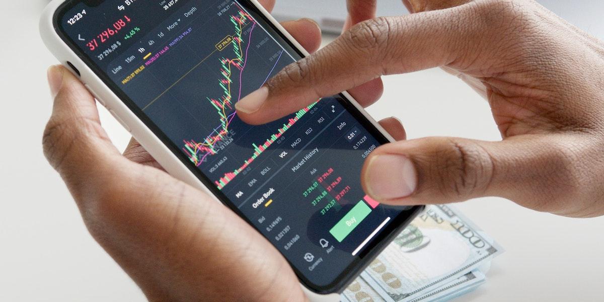 Short-Swing Profit Rule: When and Who Does It Apply To?