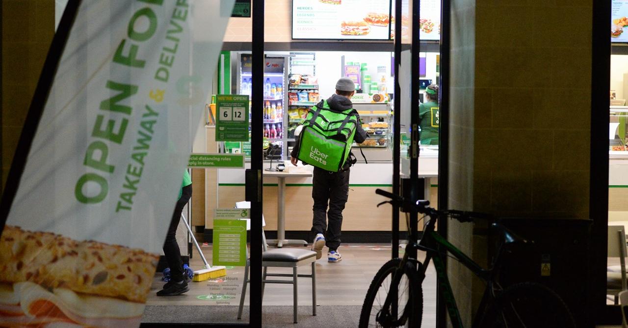 Service Charge vs. Tip: What to Know Before Dinning Out